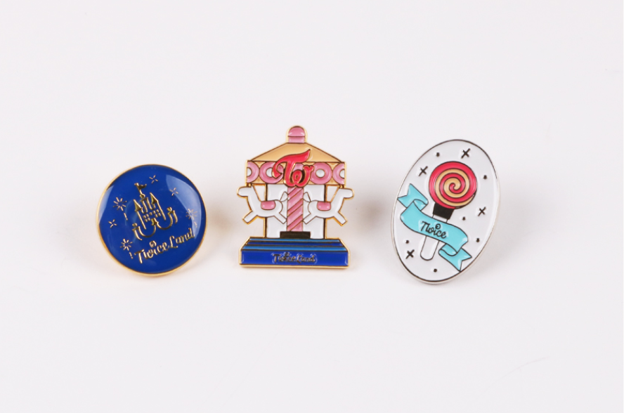 Twice "Twiceland Zone 2 : Fantasy Park" Official MD - Twiceland Badge ...